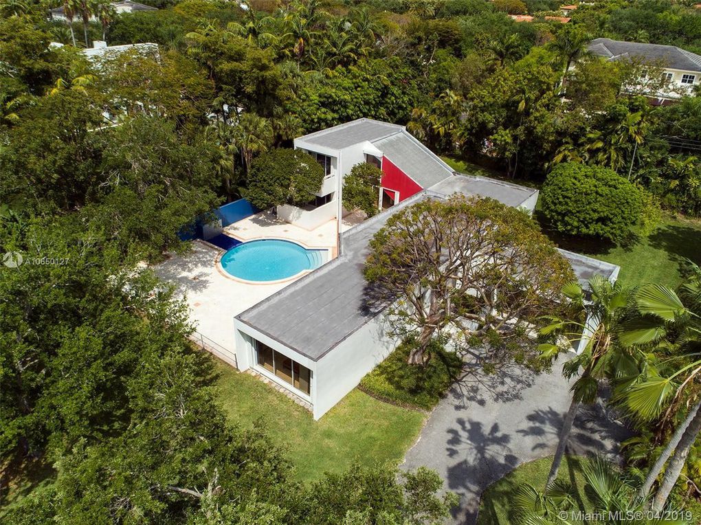 Belle maison moderne et luxueuse avec piscine à Miami