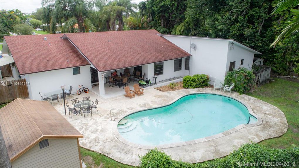 Une grande maison avec piscine très bien située à Miami
